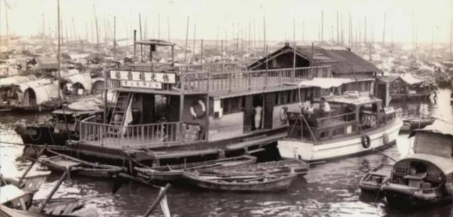 The Oriental Boat Mission boat Gracious Light | Gwulo