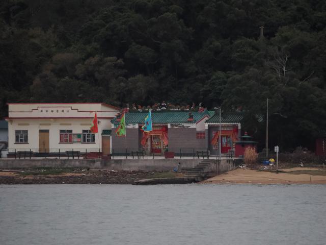 Temple at Sha Lo Wan Beach | Gwulo